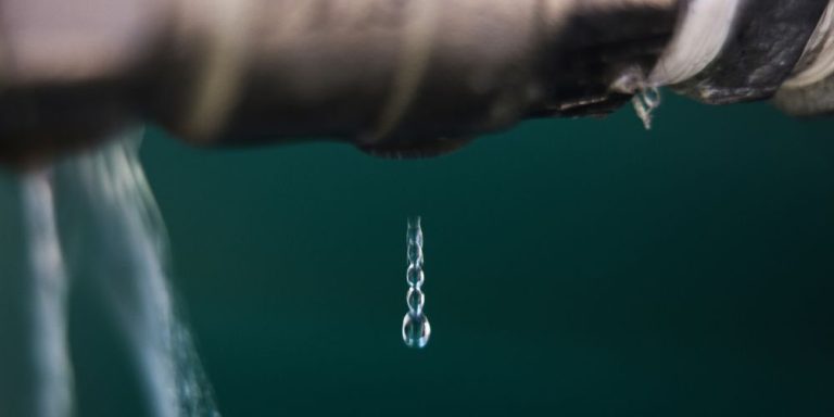 Comment réparer une fuite sur canalisation d'eau ? - Renovcanalisation